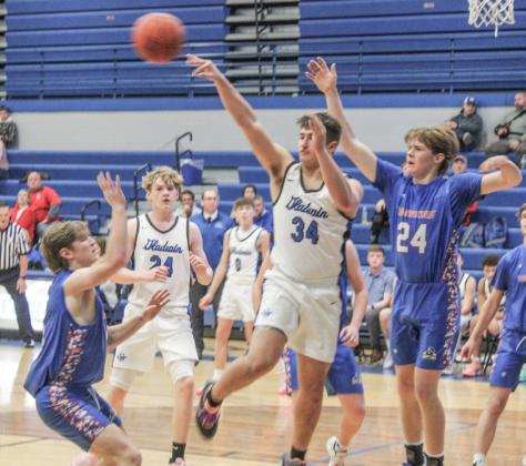 Gladwin boys struggle to score in first road game at Shepherd | Gladwin ...